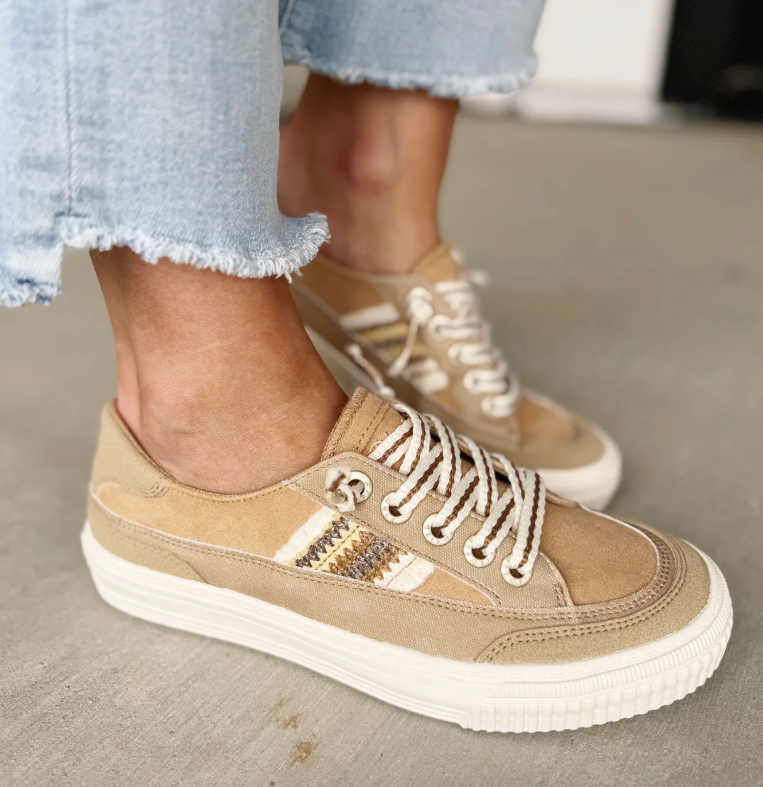 Alex Lace-Up Sneaker – Mainstream-GoldenValley